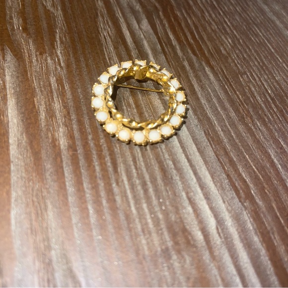 Gerry’s | Jewelry | Gerrys Wreath Pin | Poshmark